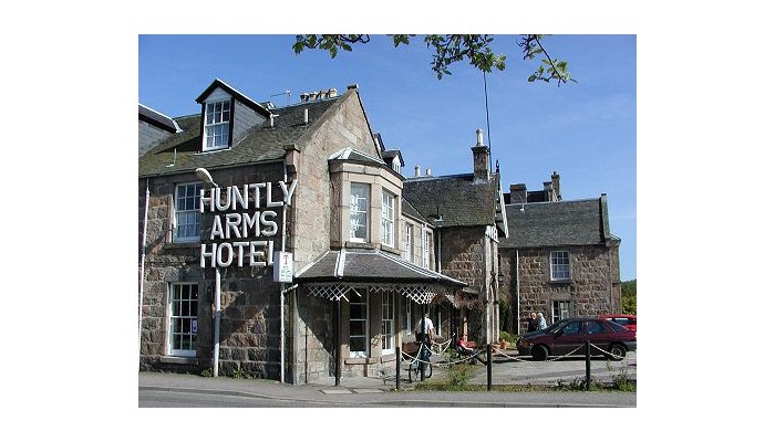 Huntly Arms Hotel din Aboyne Marea Britanie travos.ro