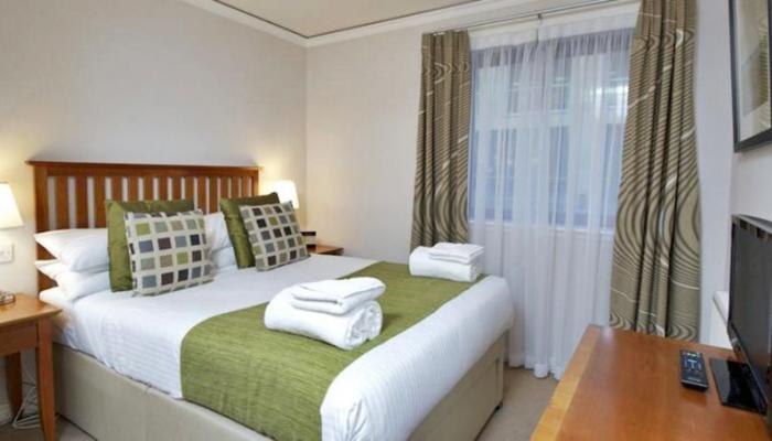 The Knight Residence By Mansley Serviced Apartments din Edinburgh Marea ...