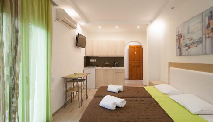 Vila Alexis din Skiathos Grecia travos.ro